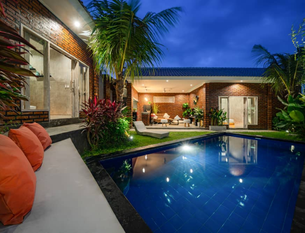 Pool Deck Colors: What Works and Why